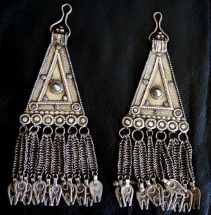 Oman virtual museum collection of antique silver earrings from Oman ...