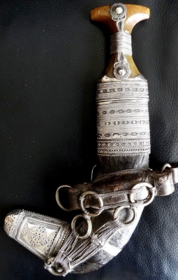 OMANI DESIGNS Omani silver antiques mandoos souq